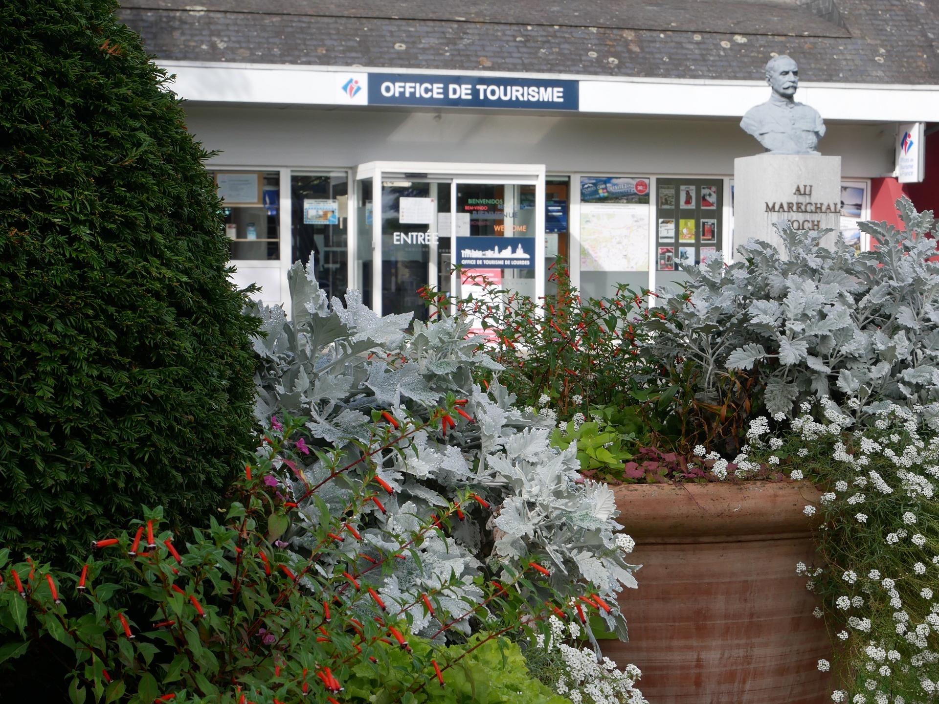 By bus | Lourdes Tourist Office