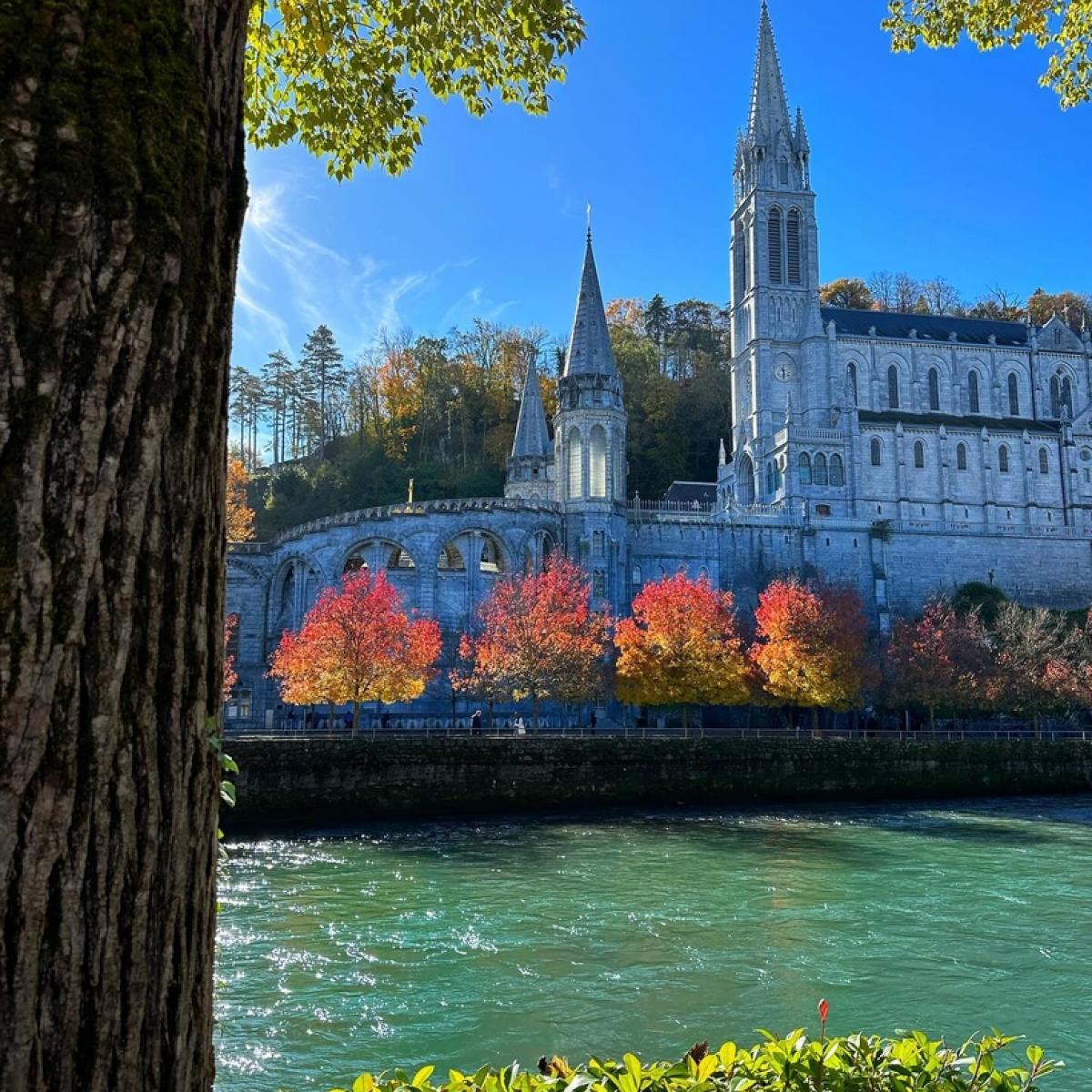 O Santuário de Notre Dame de Lourdes ao vivo | Posto de Turismo de Lourdes